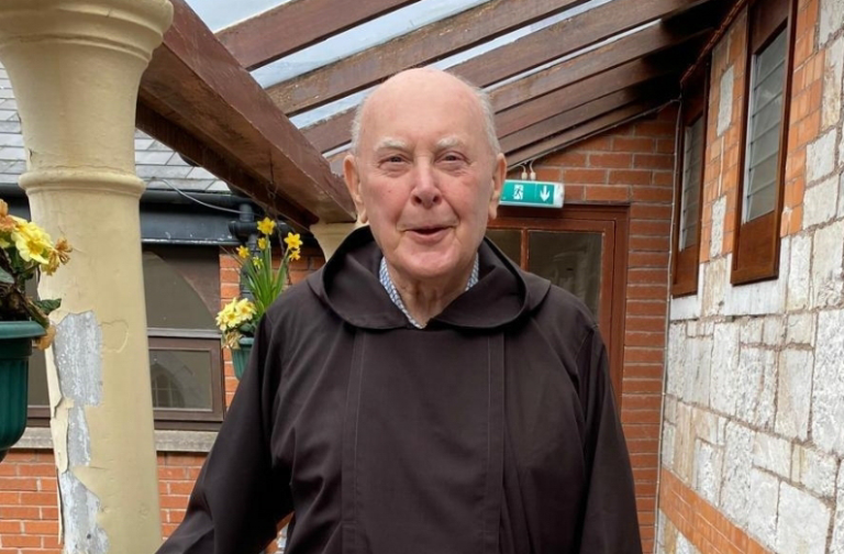 Funeral Service of Fr. Kenneth Reynolds - memorial lane -Funeral live ...